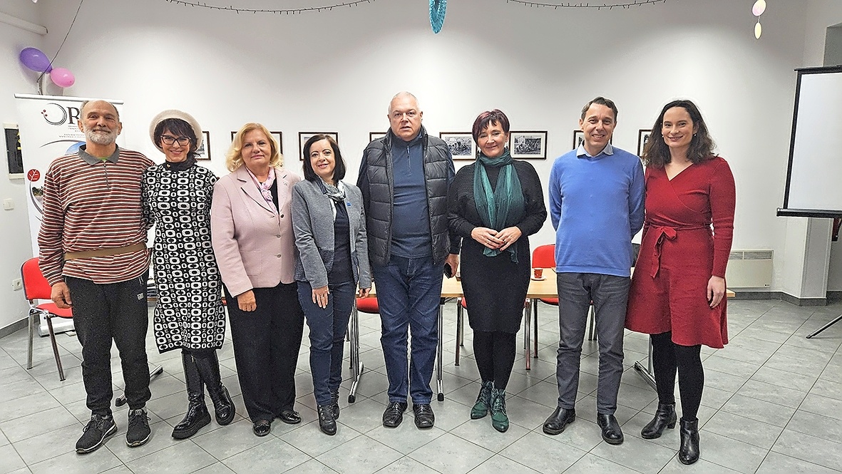 Nobena aplikacija ne more nadomestiti živih turističnih vodnikov ...