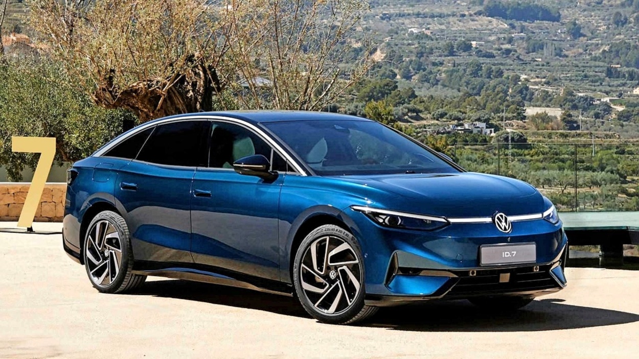 Skoraj petmetrski električni potovalnik - Primorske novice