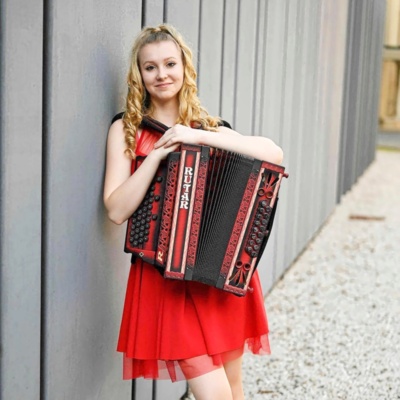 Nad harmonikami Jožka Rutarja so se navdušili tudi Japonci - Primorske ...